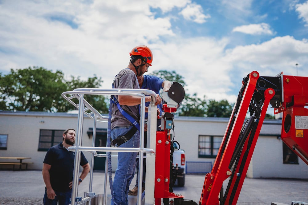 5 Guidelines for Safe and Effective Use of Tracked Lifts
